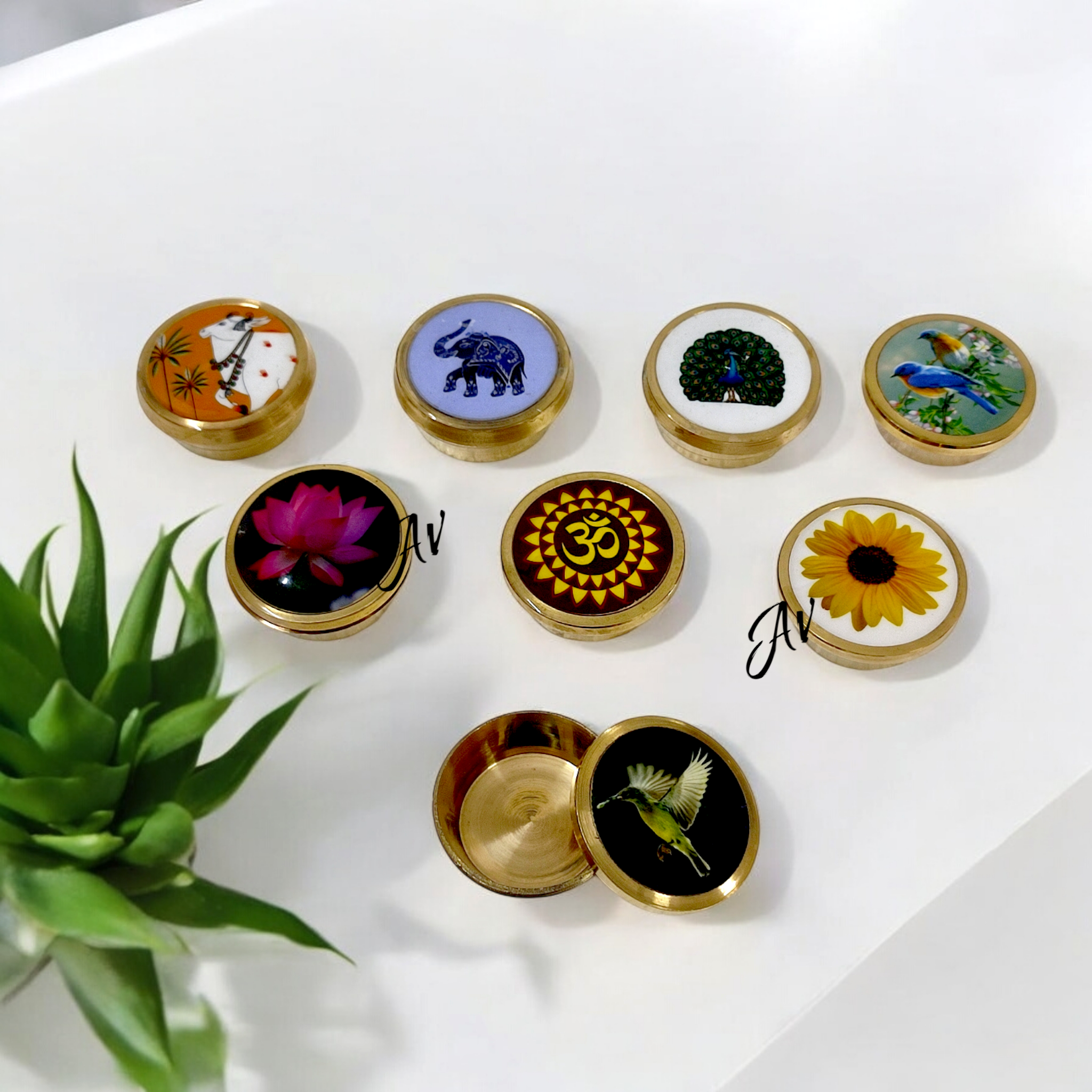 Brass Dibbi/Sindoor Dibbi – A V GIFTS AND HANDICRAFTS